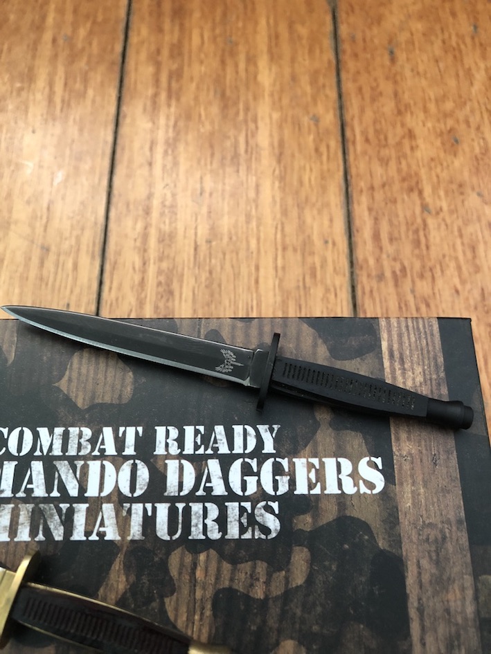 Twin Miniature COMMANDO Knives in Presentation Box