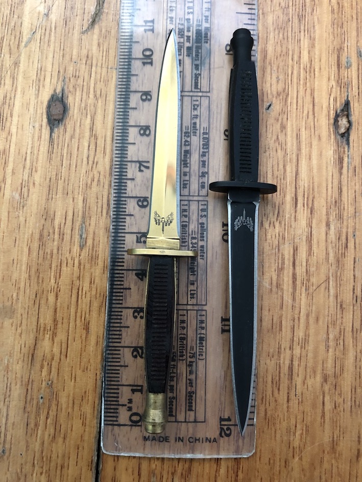 Twin Miniature COMMANDO Knives in Presentation Box