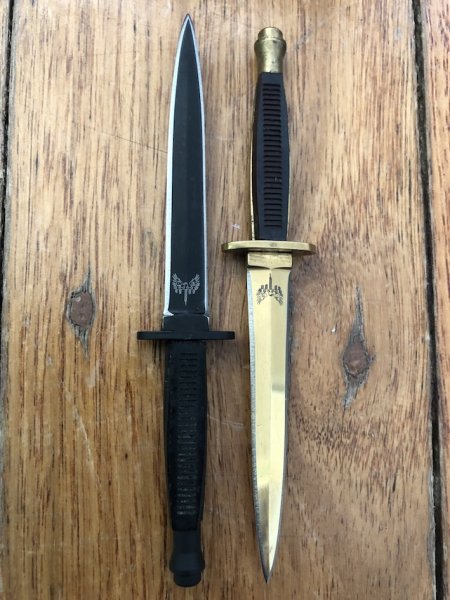 Twin Miniature COMMANDO Knives in Presentation Box